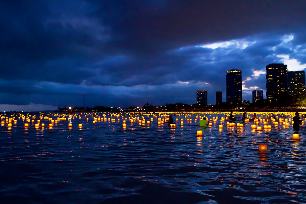 Scenes from the 2019 Shinnyo Lantern Floating Hawaii - HAWAIʻI Magazine