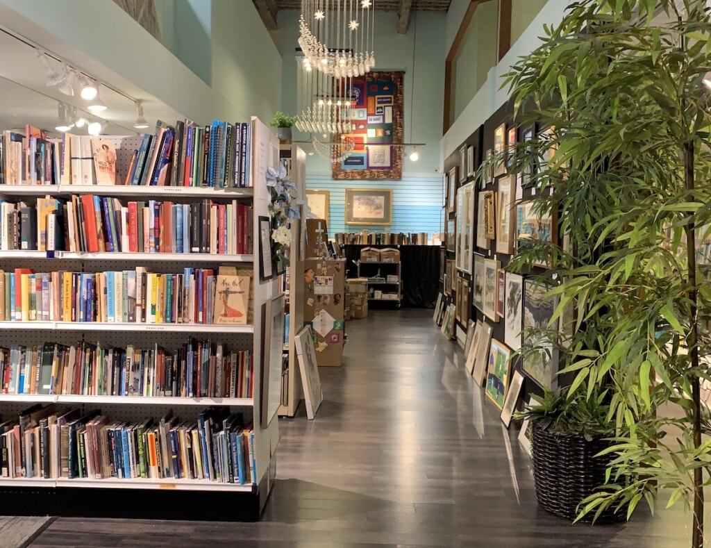 5 Independent Honolulu Bookstores That All Book Lovers Should Visit ...