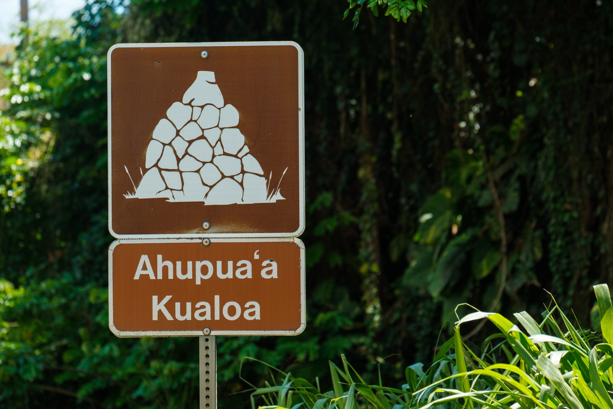 Understanding Ahupuaʻa: The Ancient Hawaiian Land System Marked Across ...